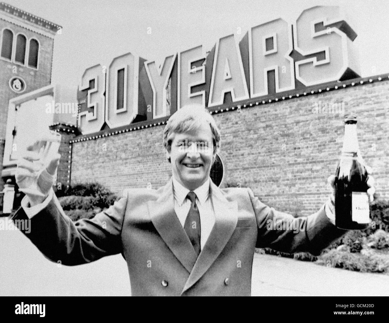 Ken barlow coronation street 1990 hi-res stock photography and images ...