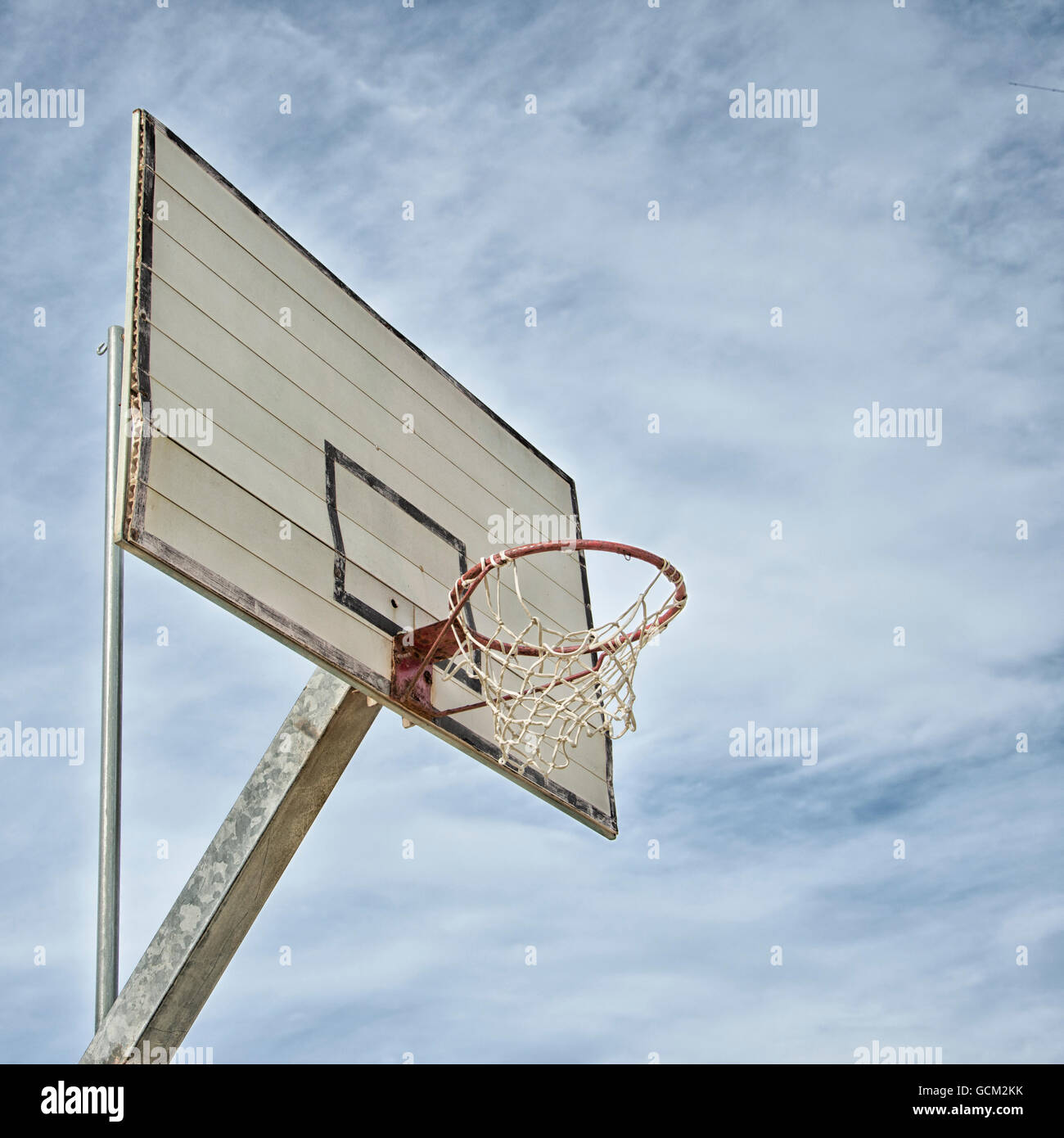 Old basketball hoop hi-res stock photography and images - Alamy
