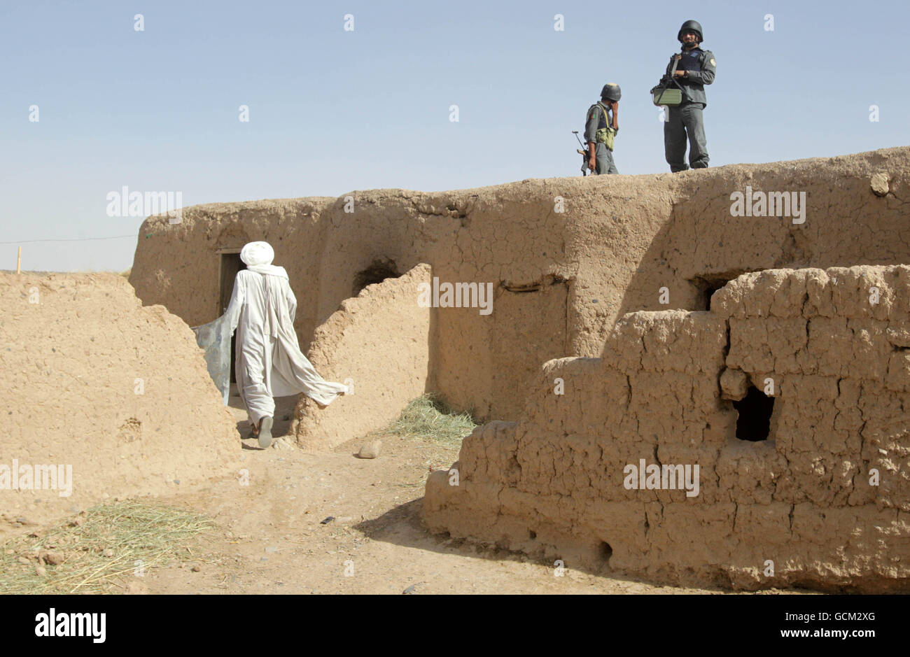 National guard members stand hi-res stock photography and images - Alamy
