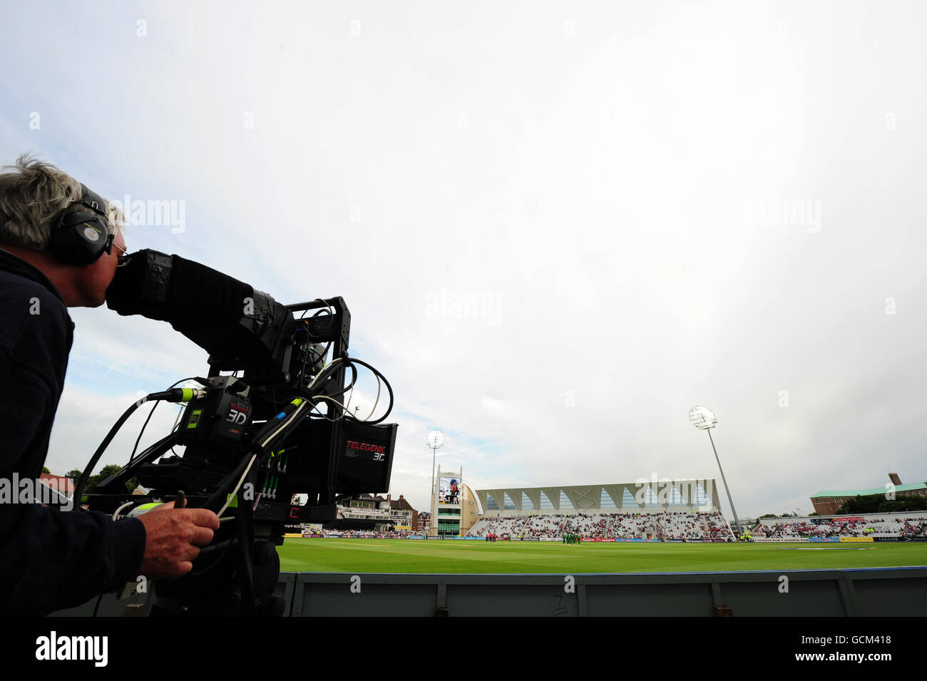 Cricket cameraman hi-res stock photography and images - Alamy