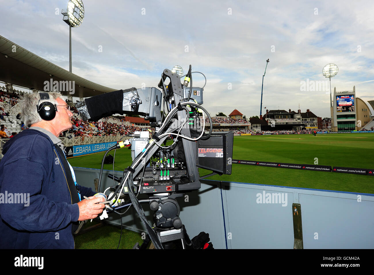 Cricket cameraman hi-res stock photography and images - Alamy
