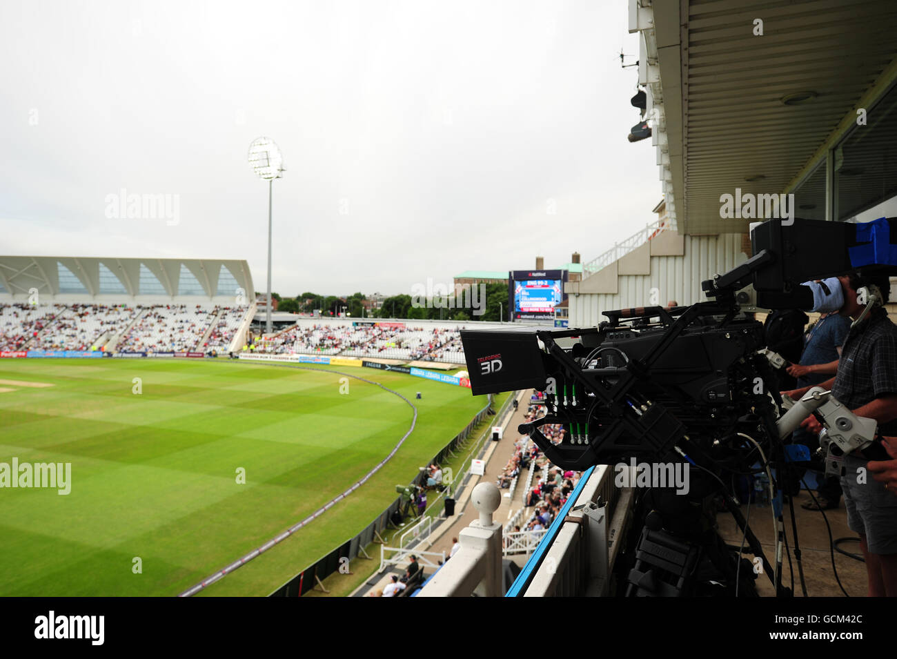 Cricket cameraman hi-res stock photography and images - Alamy