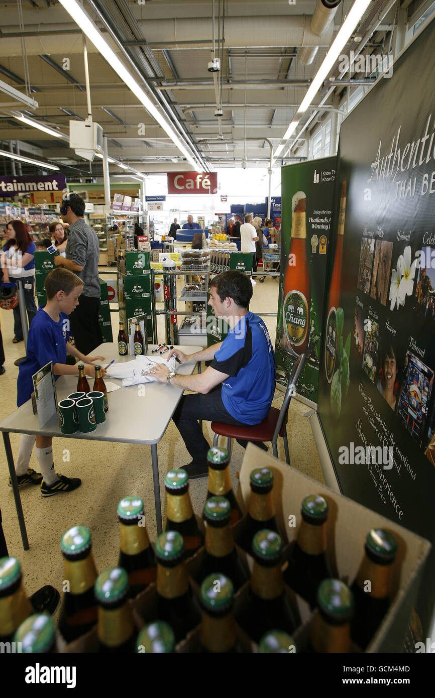 Soccer - Everton FC Signing Session - Tesco - Old Swan Branch ...