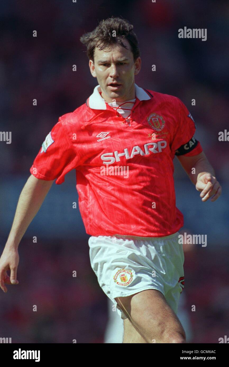Bryan Robson Man Utd High Resolution Stock Photography and Images - Alamy