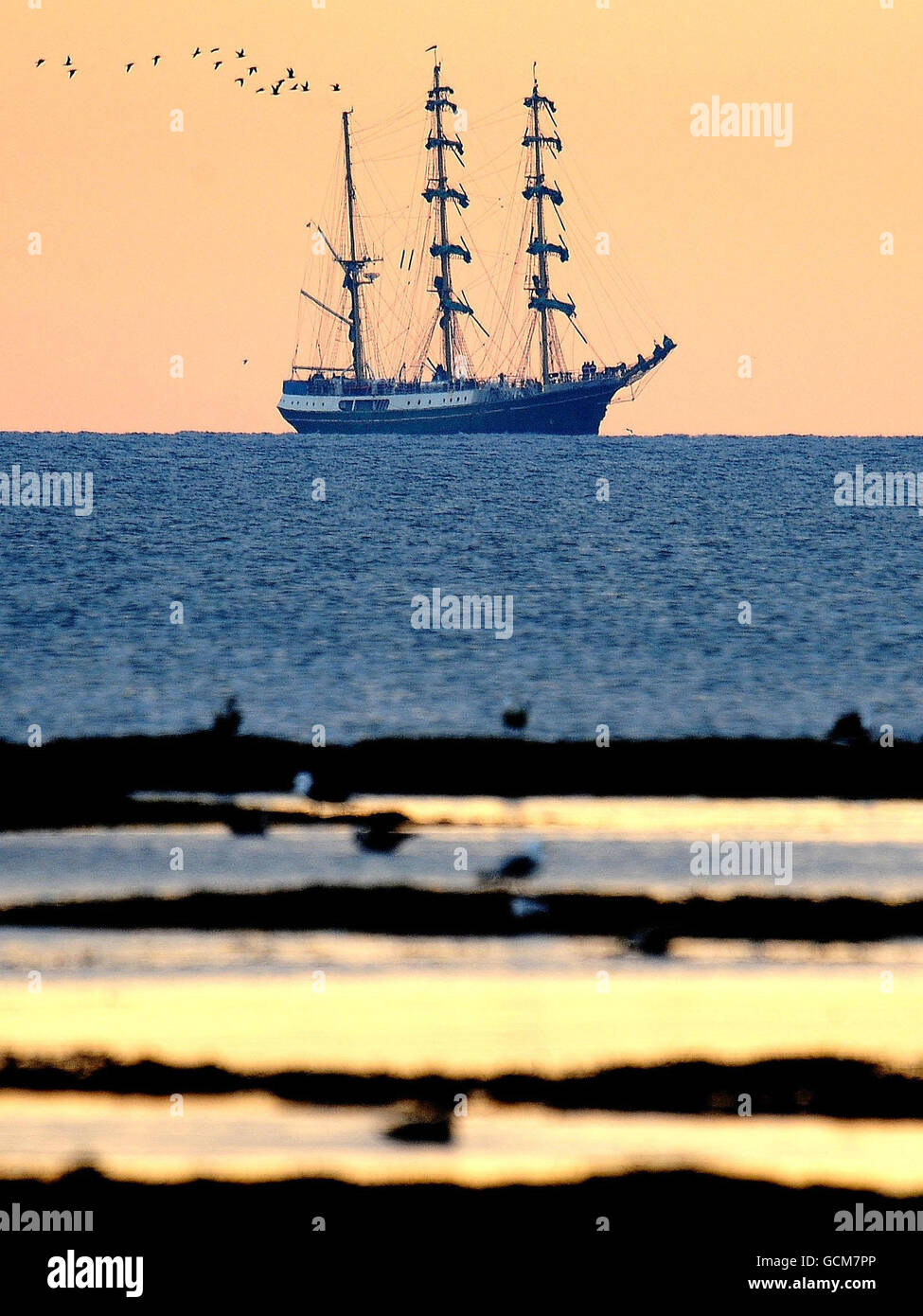 A tall ship arrives in Hartlepool ahead of the Tall Ships Races 2010 ...