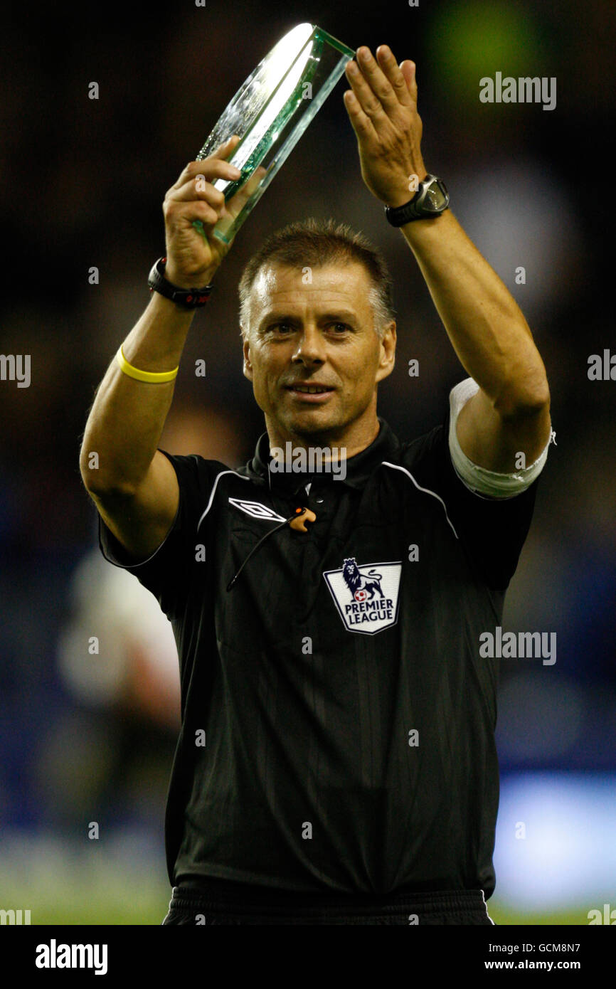Referee mark halsey final whistle hi-res stock photography and images ...