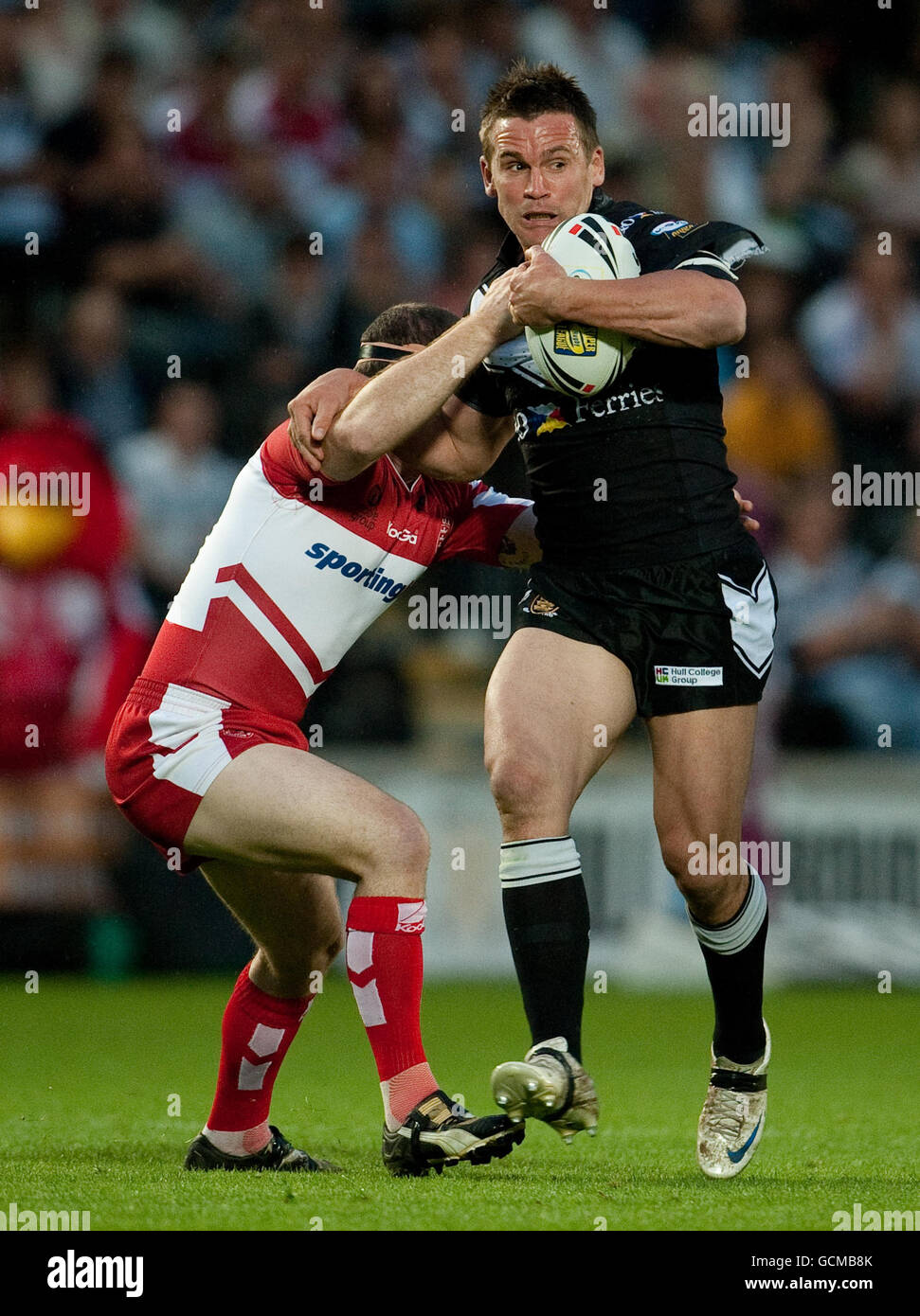 Rugbyl hull full length tackling mangkk hi-res stock photography and ...
