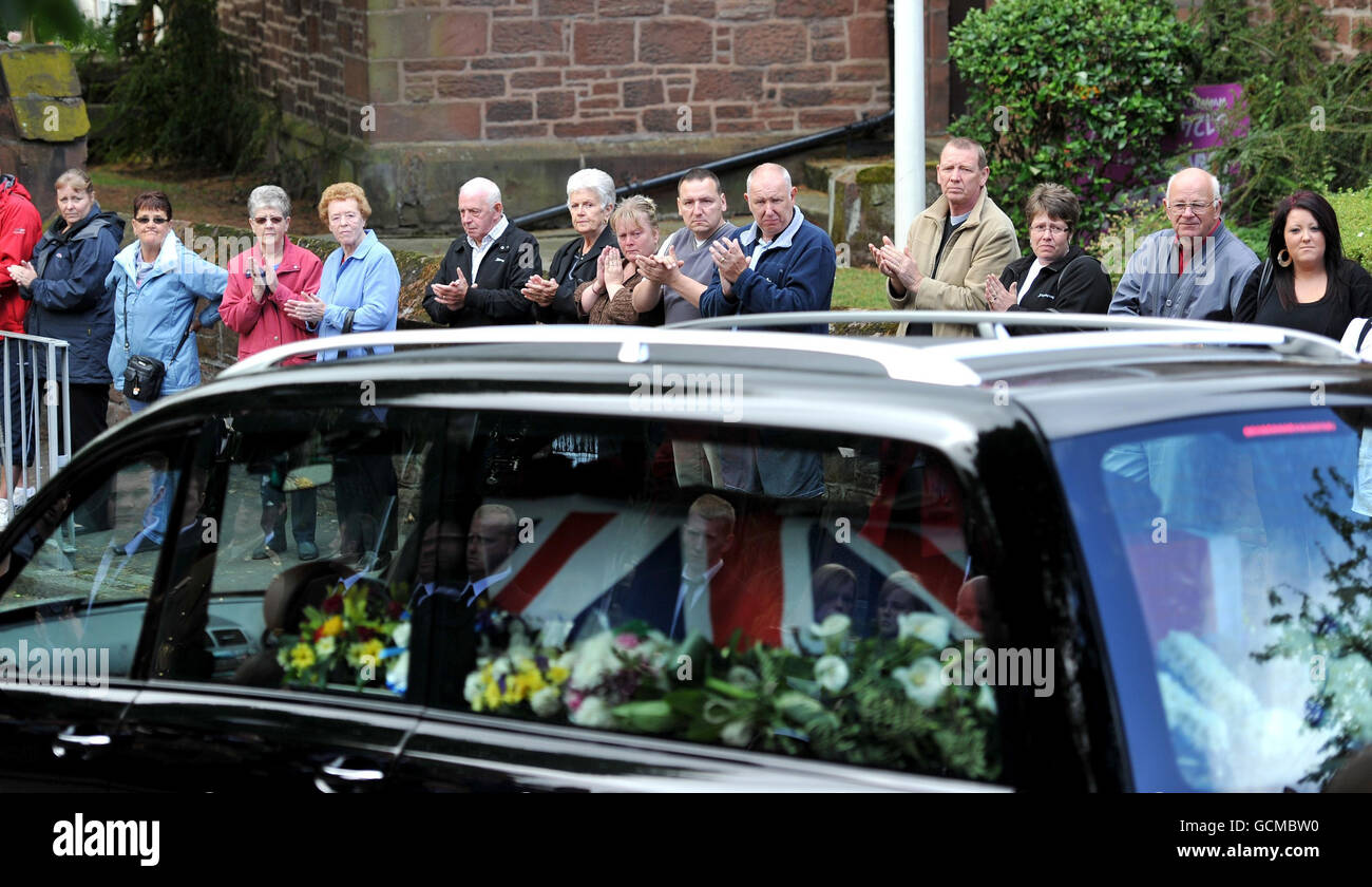 St marys church eastham hi-res stock photography and images - Alamy