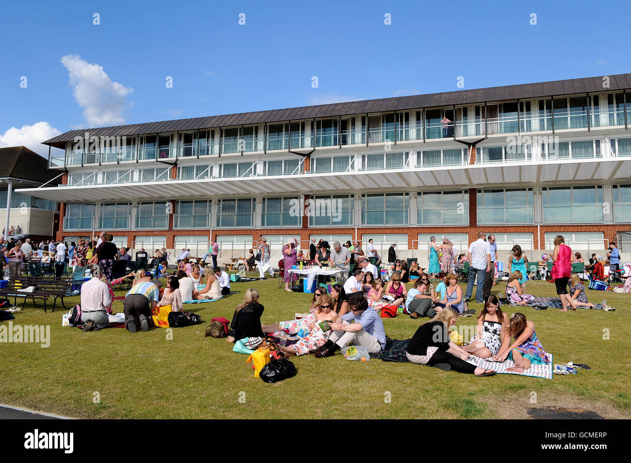 Horse Racing - Vines of Gatwick and Redhill Ladies' Evening - featuring ...