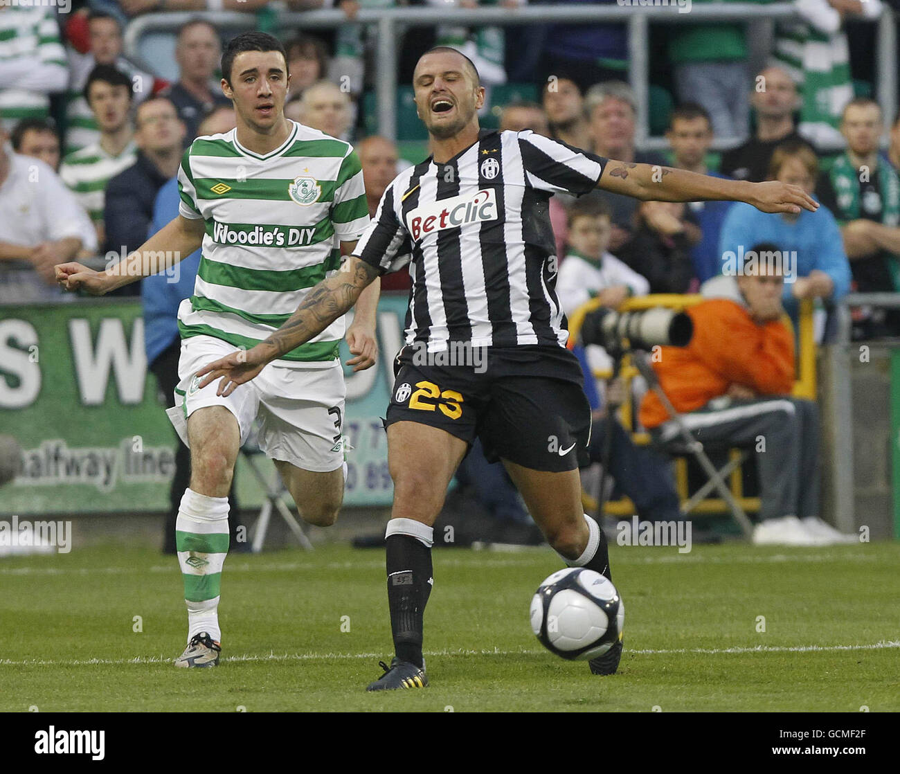 Juventus' Simone Pepe (right) and Shamrock Rovers Enda Stevens in ...