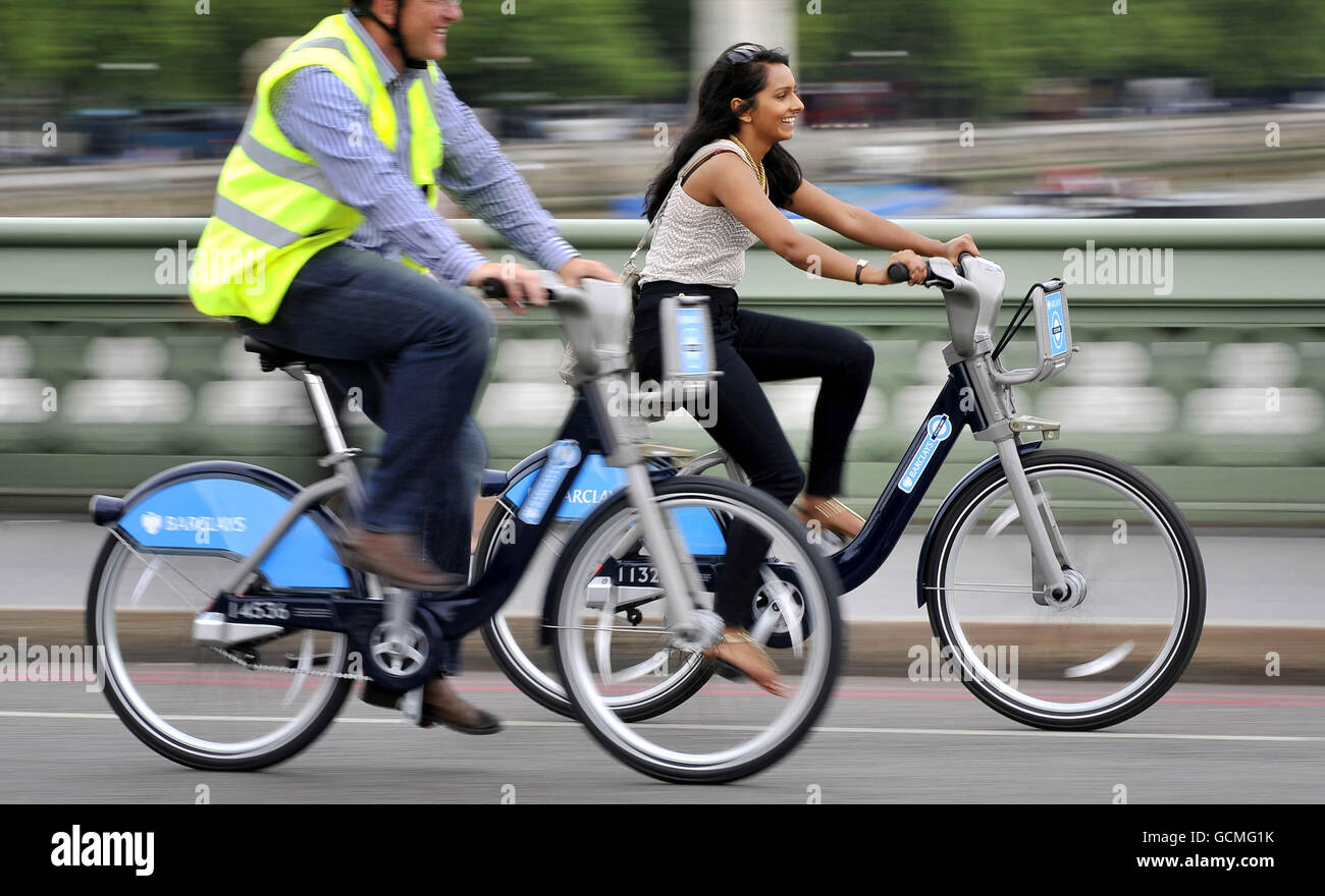 Riding london boris bikes hi-res stock photography and images - Alamy