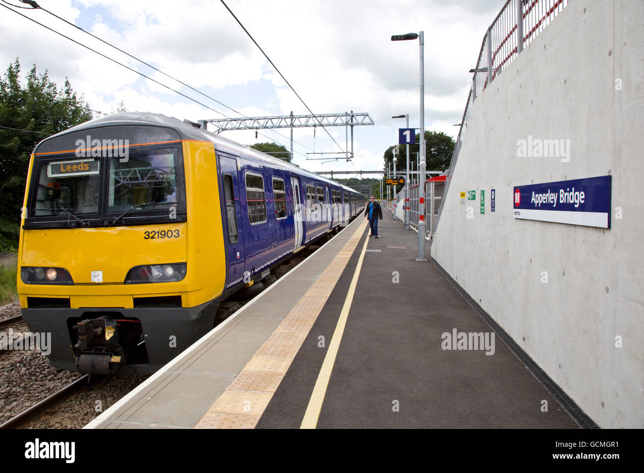 Apperley bridge station hi-res stock photography and images - Alamy