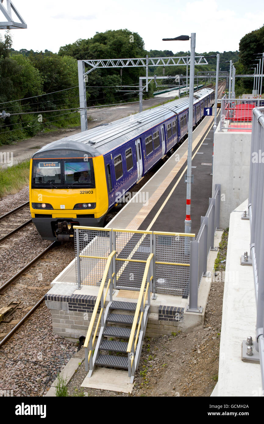 Ilkley railway train station hi-res stock photography and images - Alamy