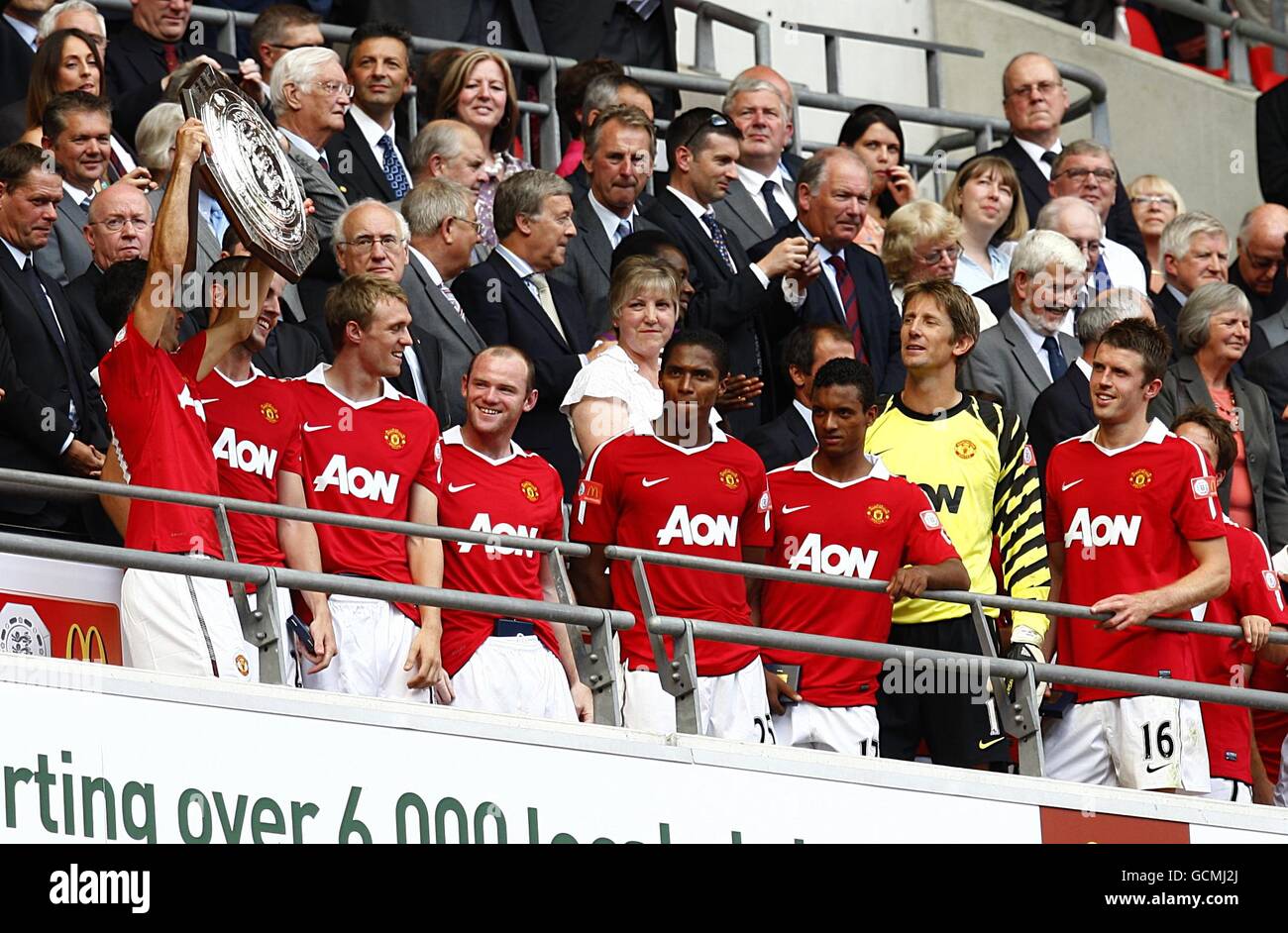 Chelsea community shield trophy hi-res stock photography and images - Alamy