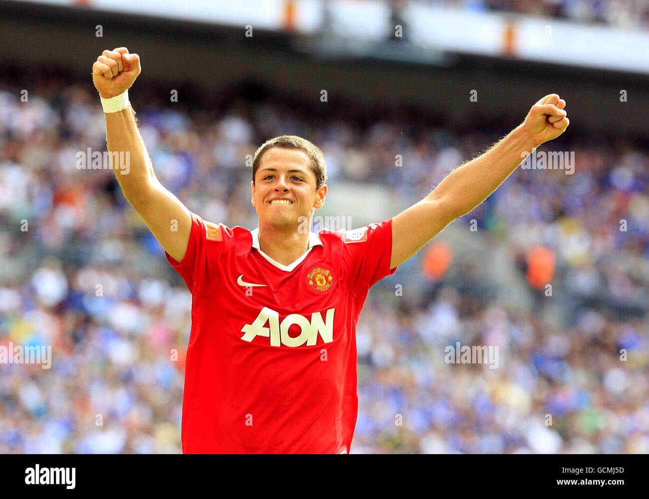 Manchester United's Javier Hernandez celebrates scoring their second ...