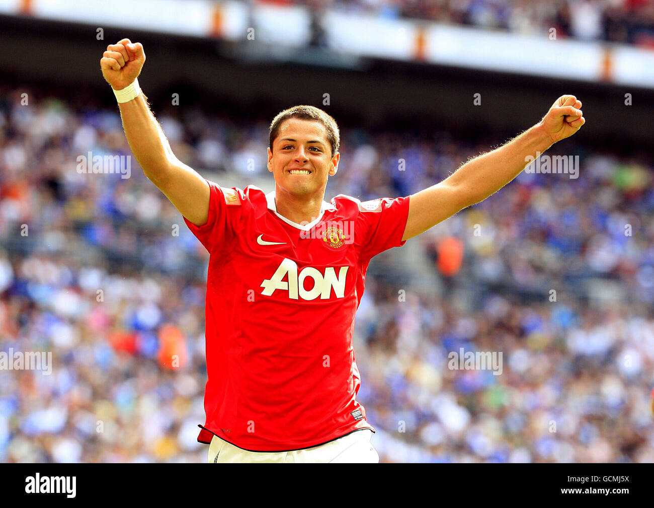 Manchester United's Javier Hernandez celebrates scoring their second ...