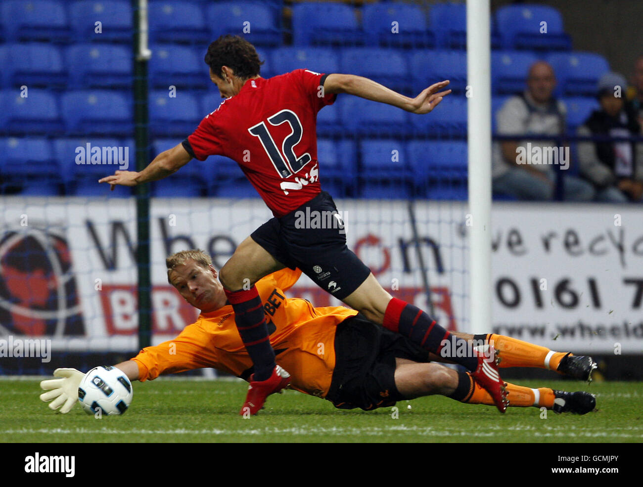 Reebok stadium stadium pre season hi-res stock photography and images ...
