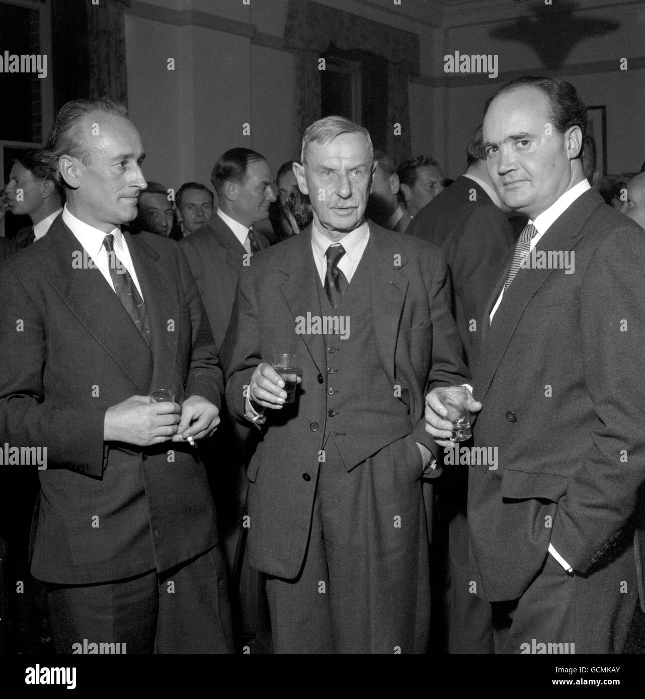 Battle of britain pilots reunion Black and White Stock Photos & Images ...