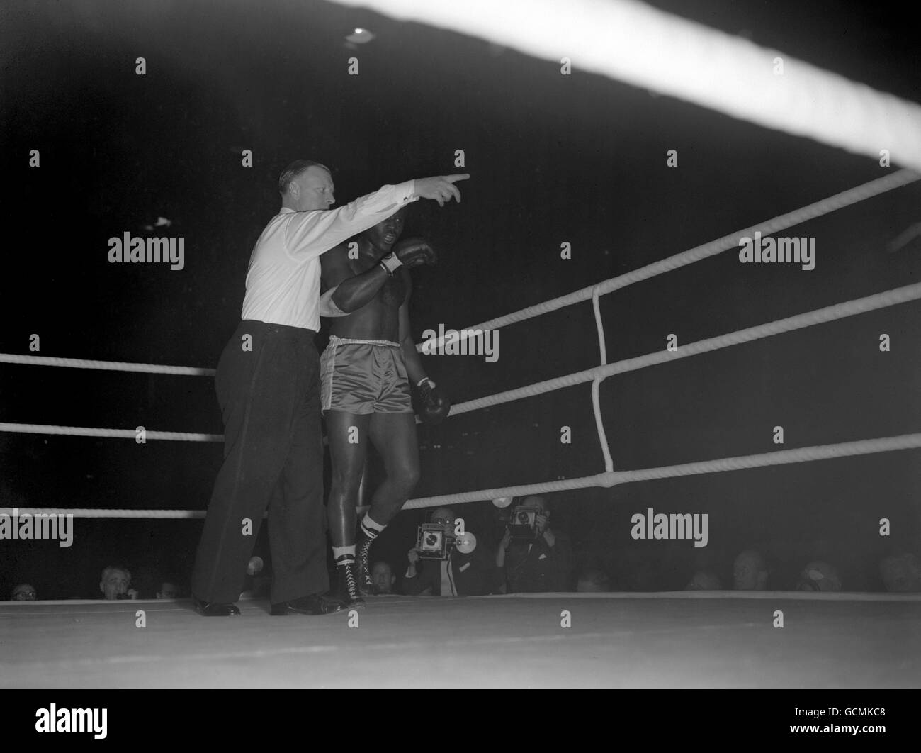 Boxing - Heaveyweight - Dick Richardson - v Ezzard Charles - Harringay ...
