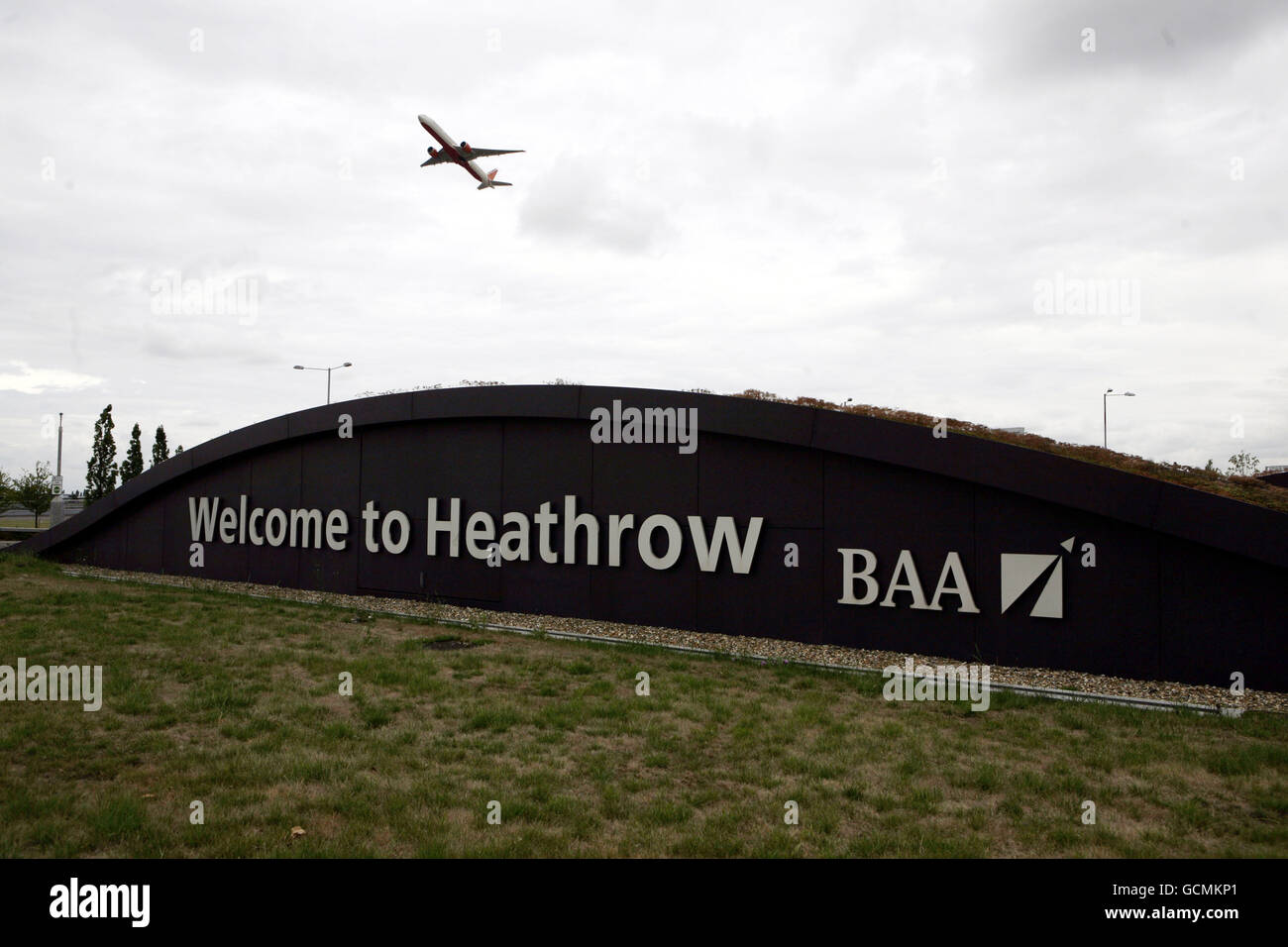 Welcome sign heathrow hi-res stock photography and images - Alamy