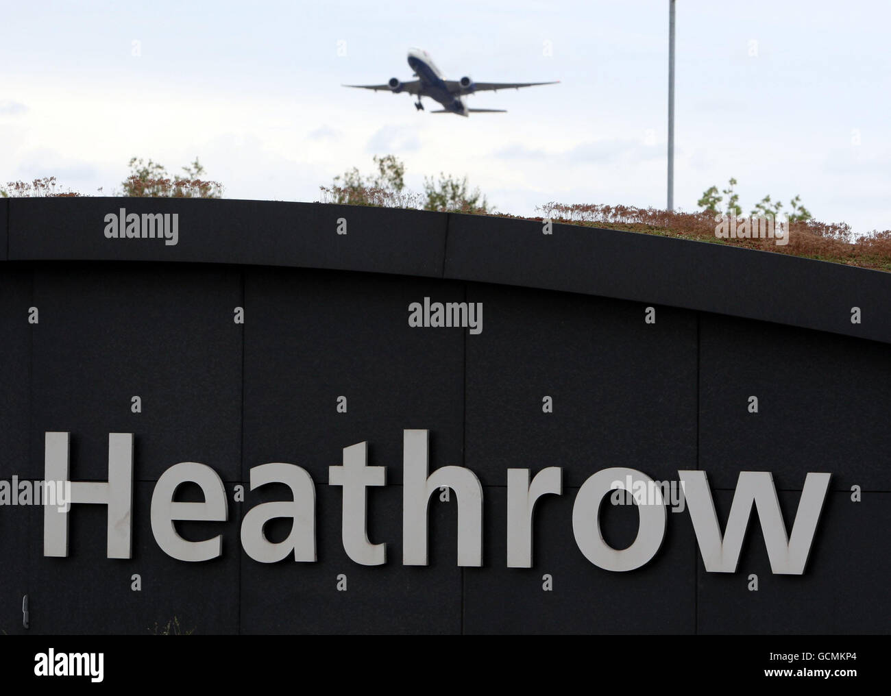 Welcome sign heathrow hi-res stock photography and images - Alamy
