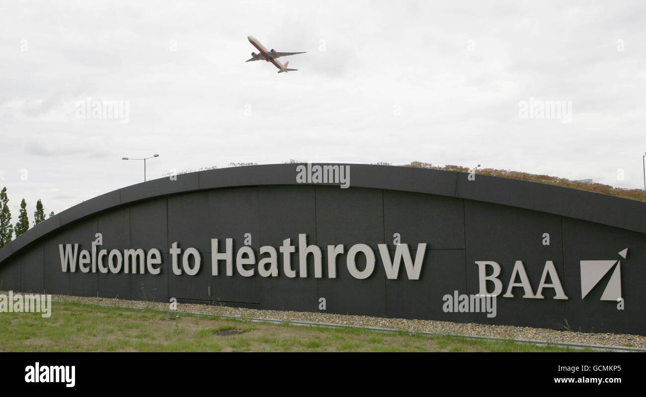 Welcome sign heathrow hi-res stock photography and images - Alamy