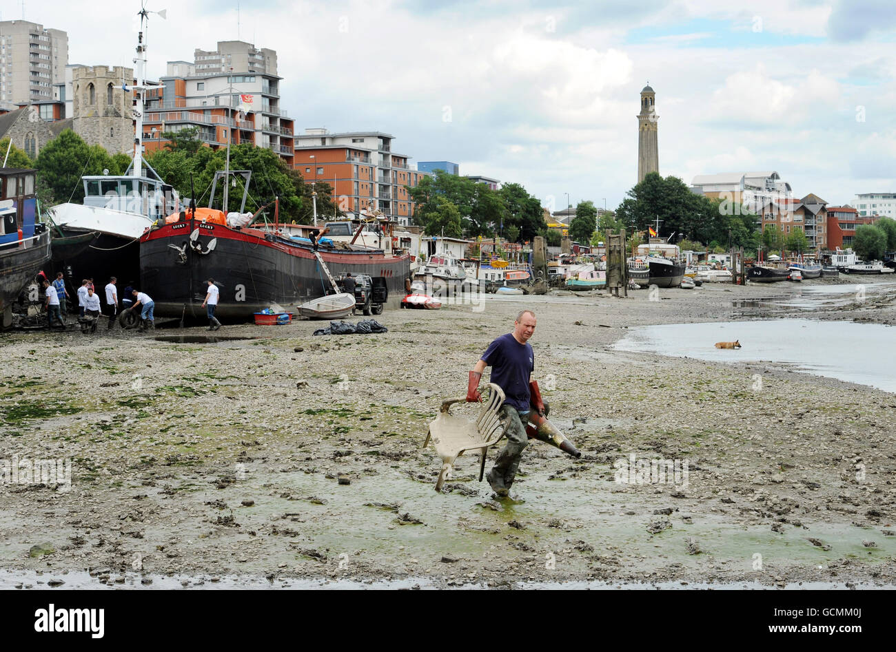 Volunteers clean up river hi-res stock photography and images - Alamy