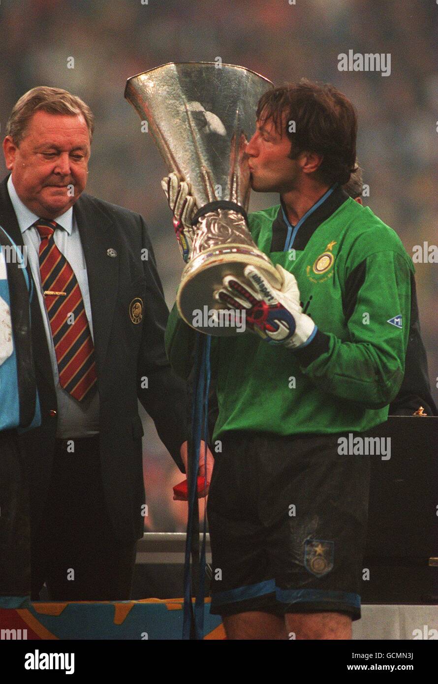 UEFA CUP FINAL SOCCER Stock Photo - Alamy