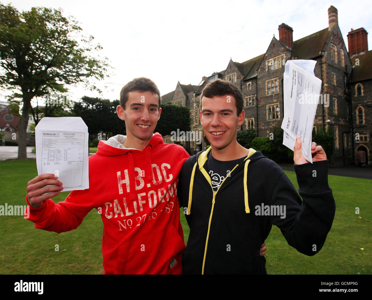Twins celebrate a level results hi-res stock photography and images - Alamy
