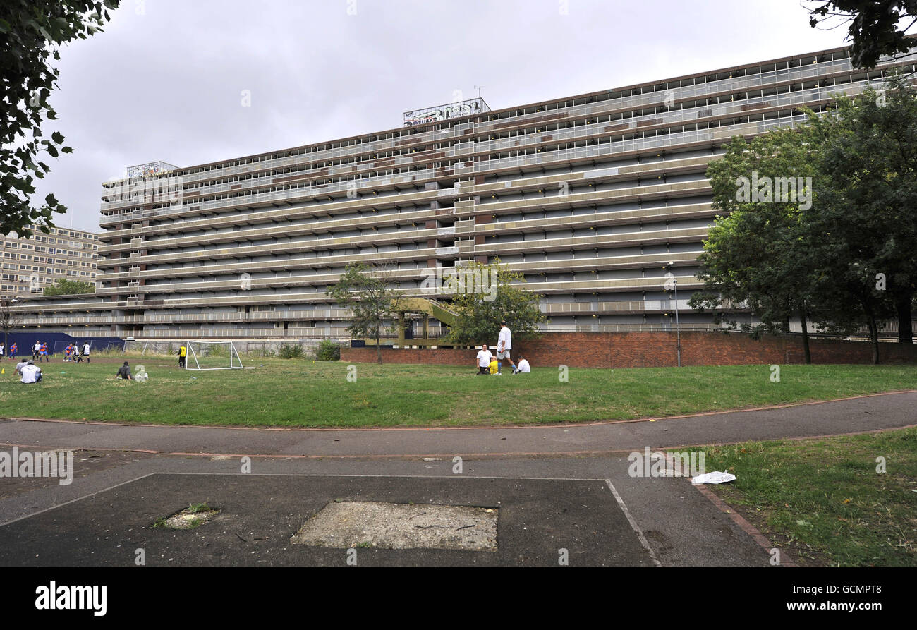 Large housing estate in walworth hi-res stock photography and images ...