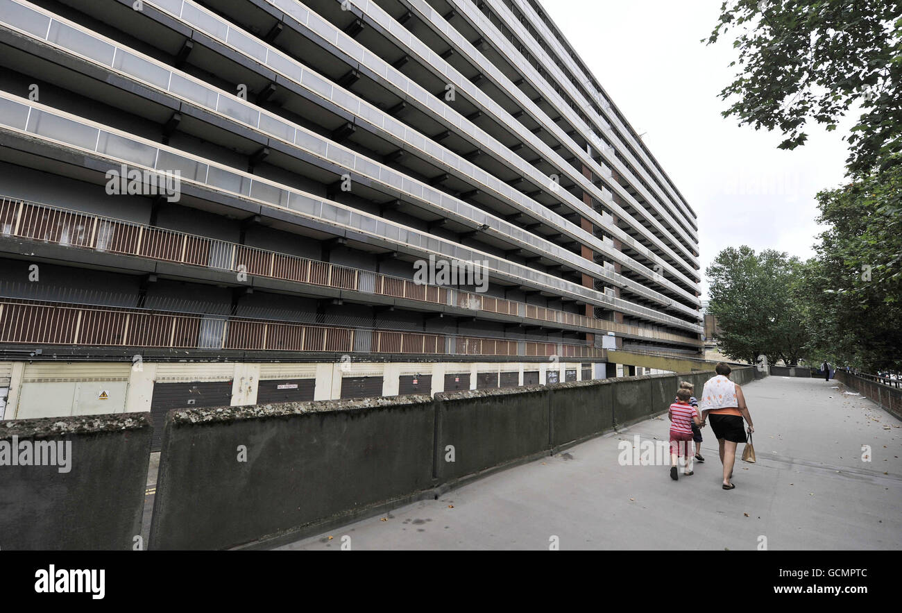 London estate largely abandoned hi-res stock photography and images - Alamy