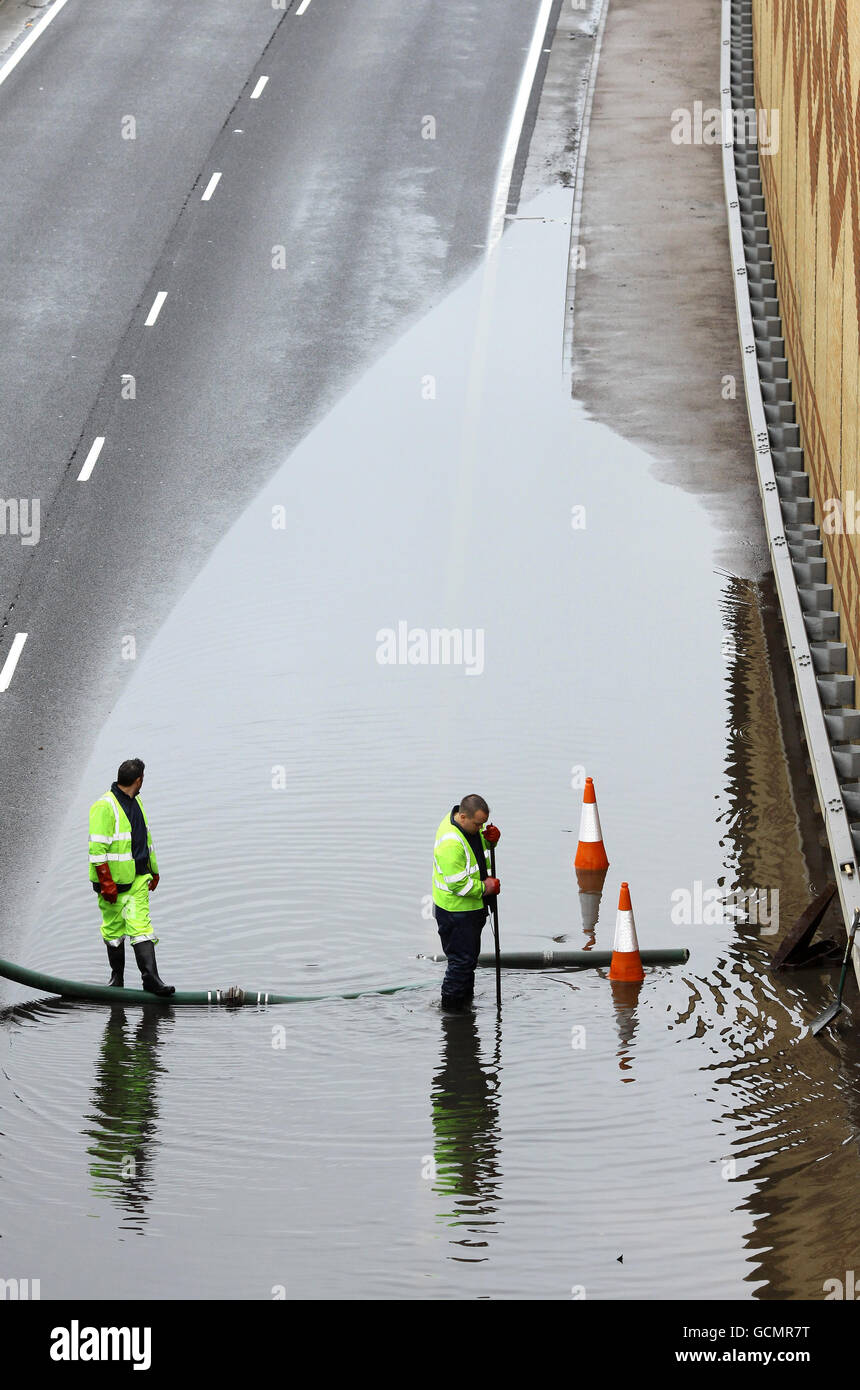 News weather floods m2 hi-res stock photography and images - Alamy