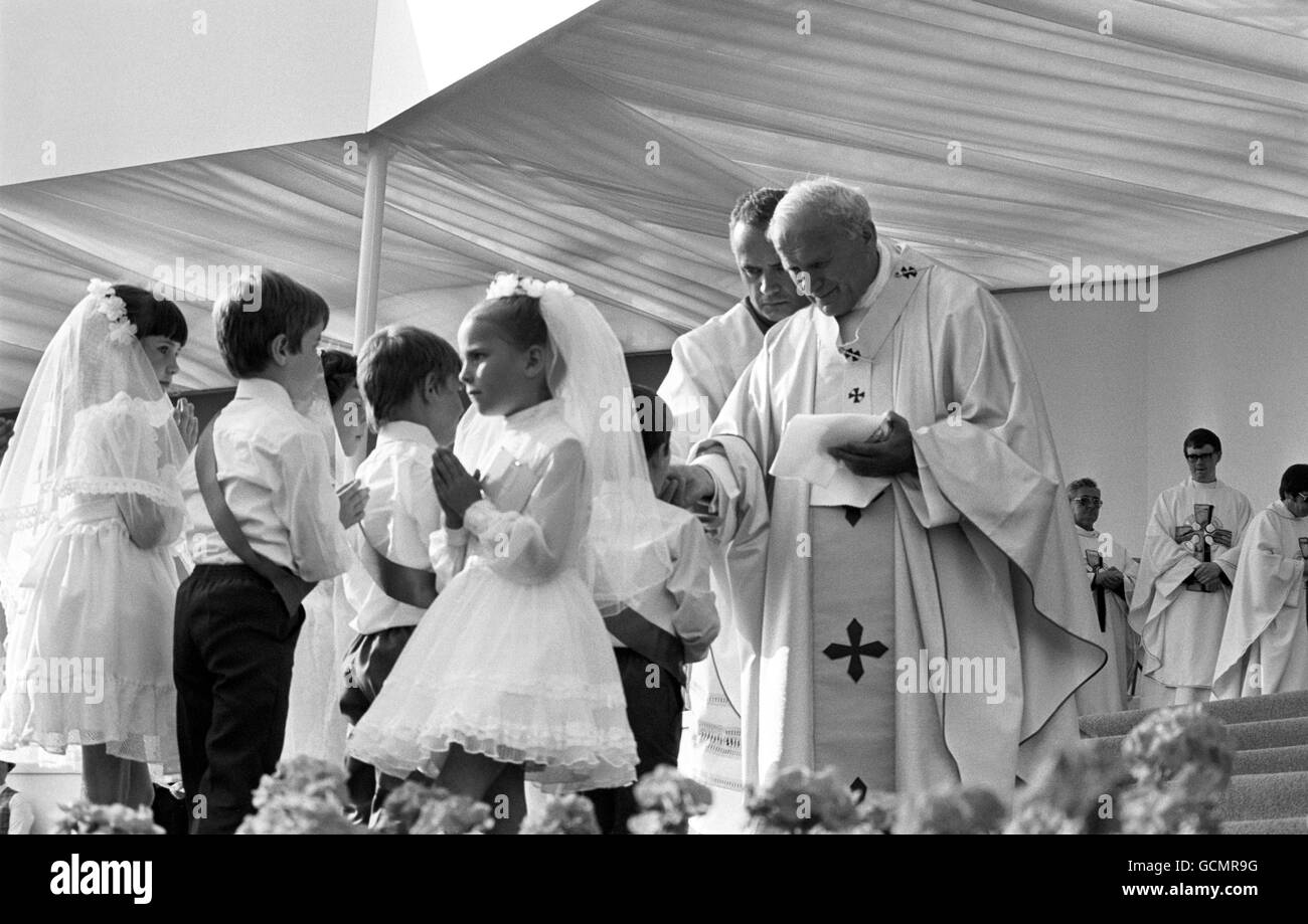 Celebrated mass before estimated one third scotlands roman catholics hi ...