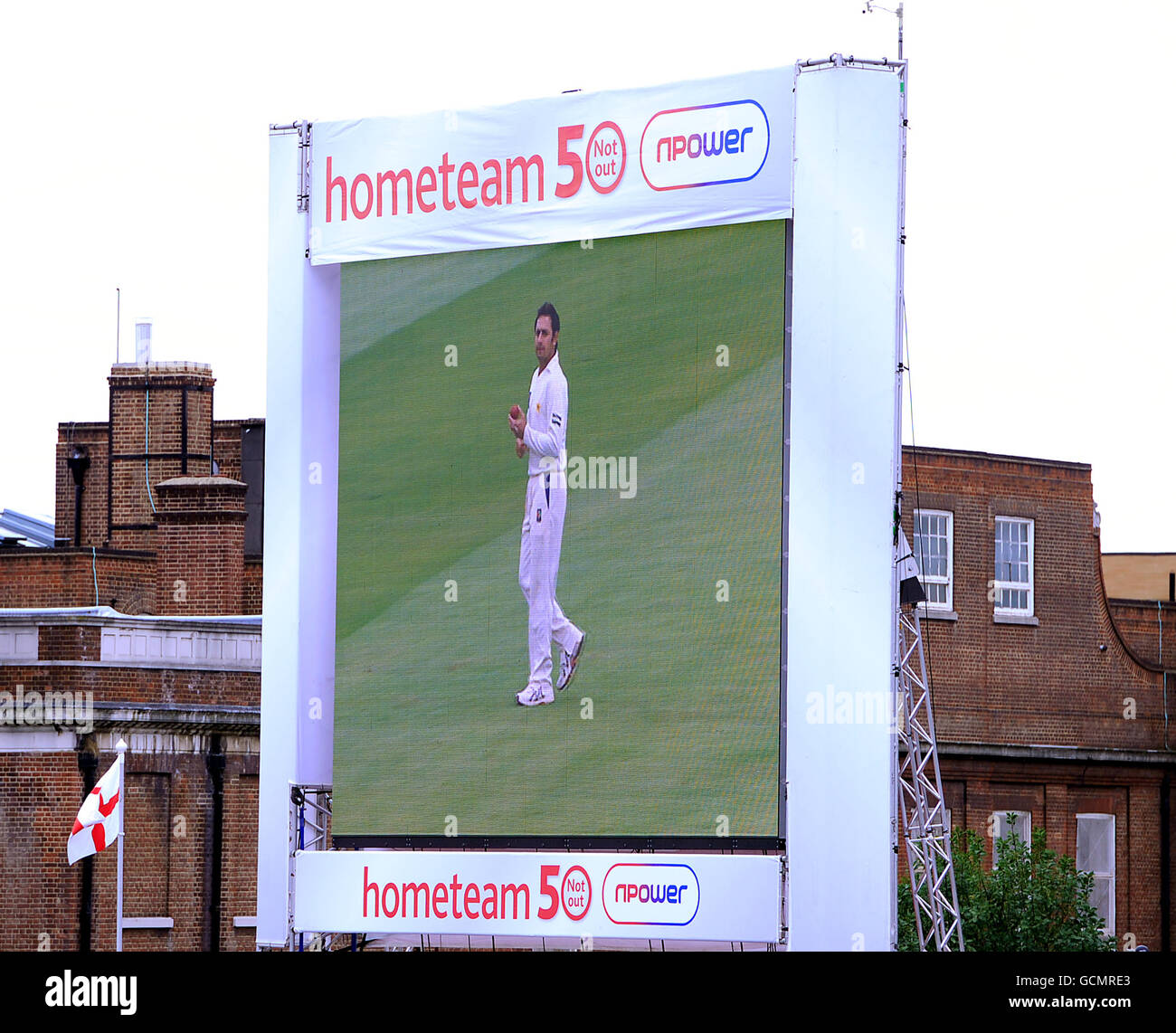 The giant screen at the oval hi-res stock photography and images - Alamy
