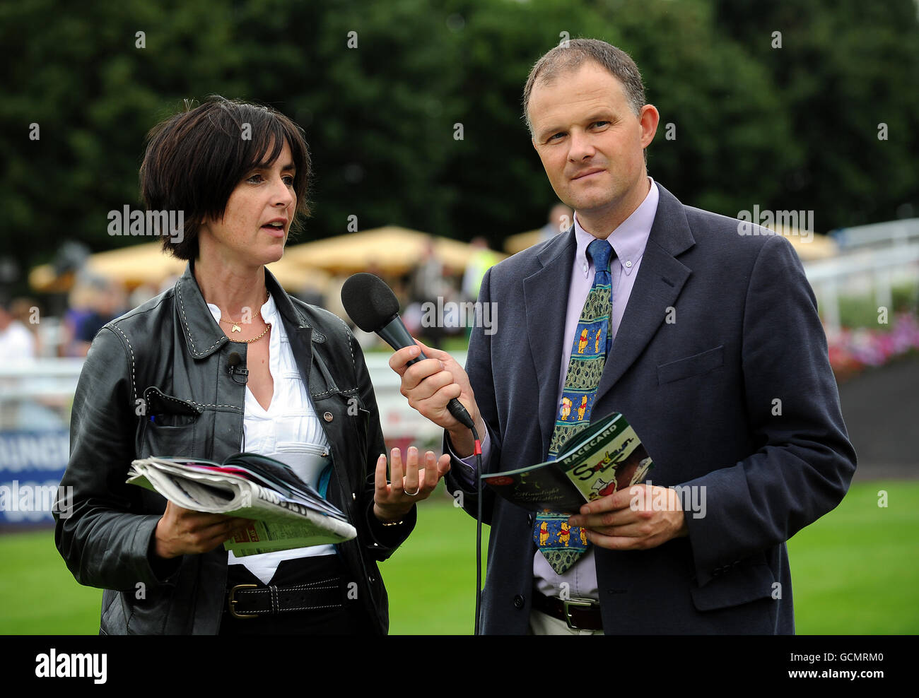 Tanya stevenson left at sandown park hi-res stock photography and ...
