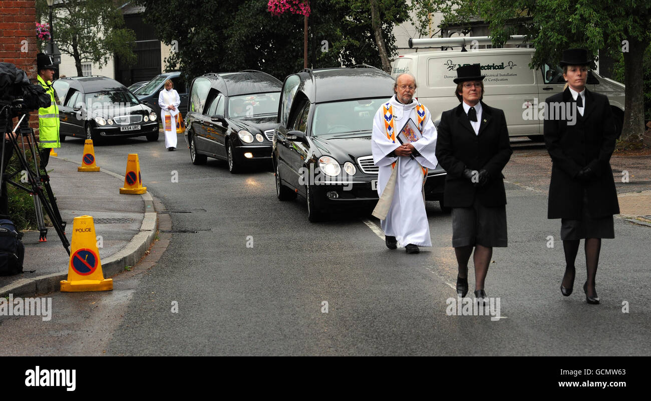 Three hearses arrive at St Mary's Church in Fordingbridge, Hampshire ...