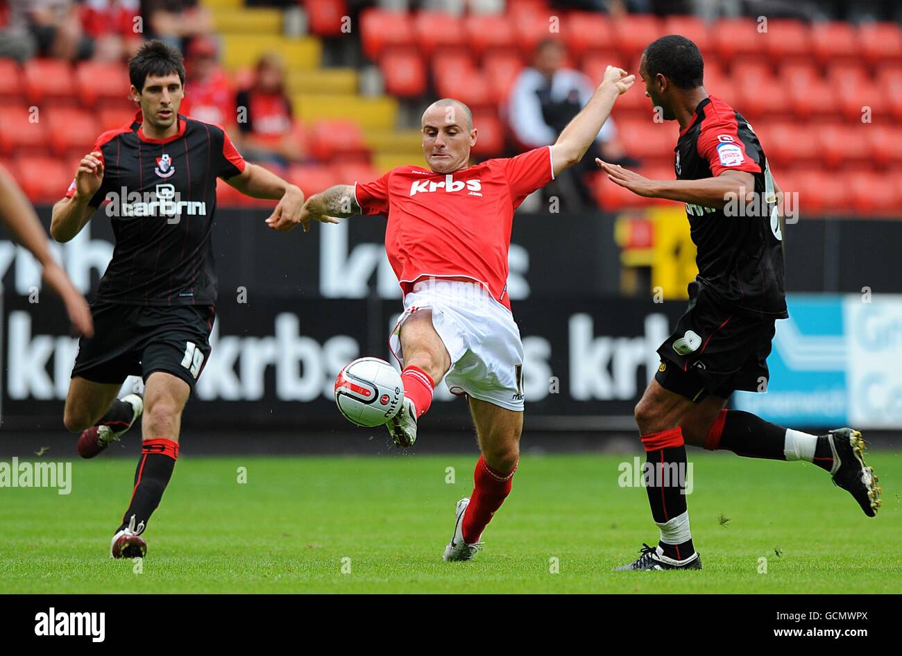 Charlton athletics alan mccormack centre hi-res stock photography and ...