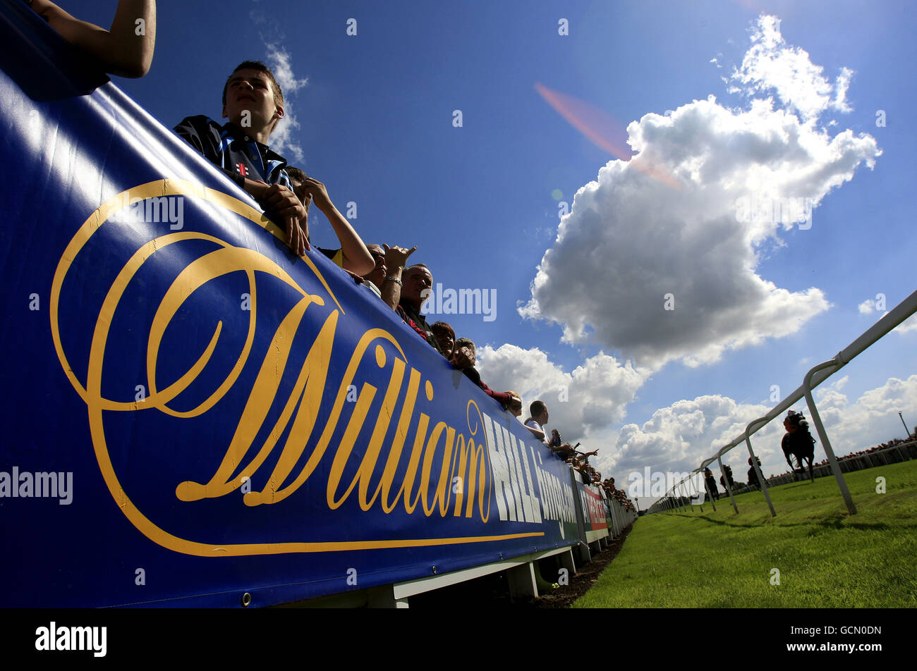 Horses race in the sis live handicap stakes hi-res stock photography ...