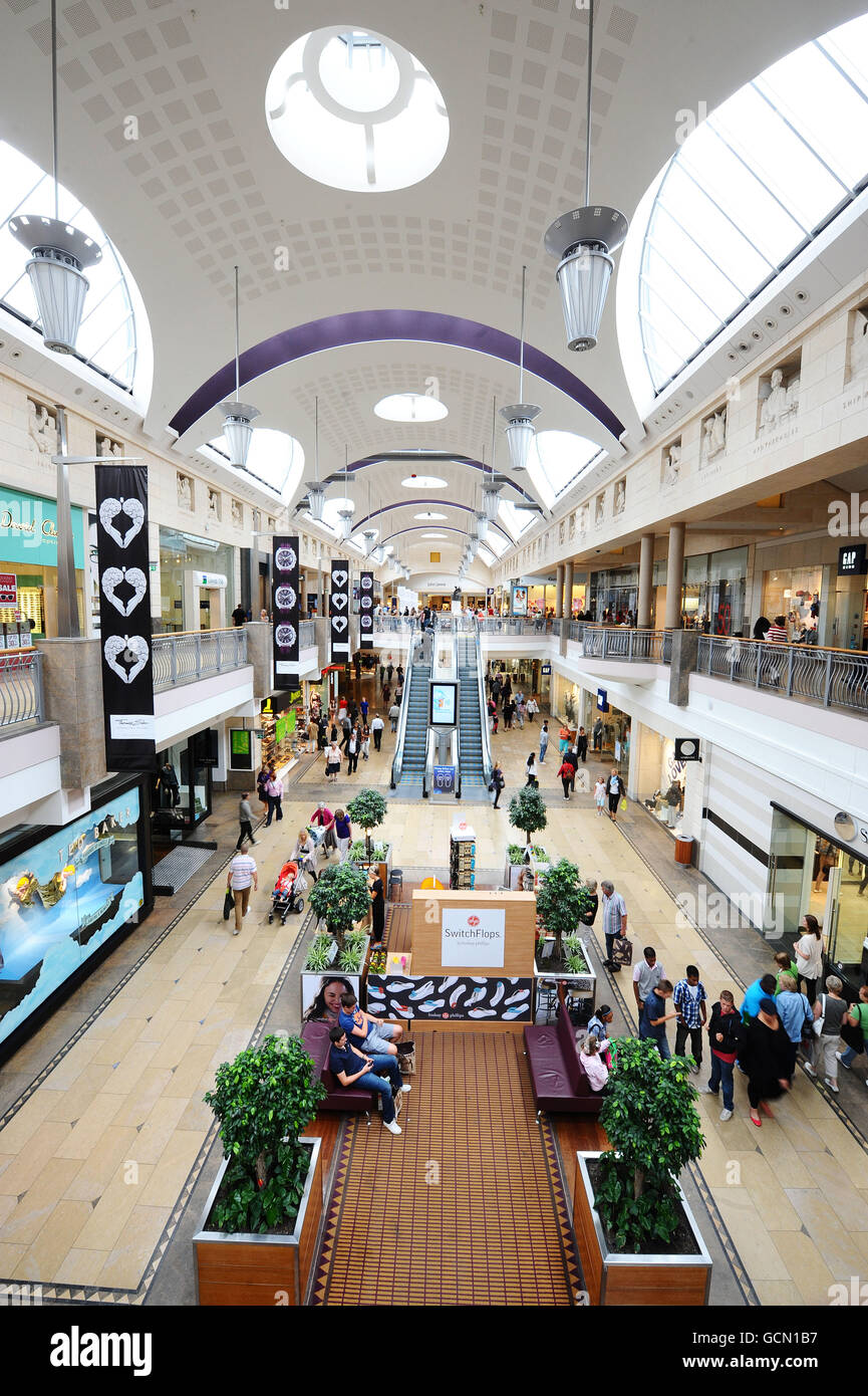 A view bluewater shopping centre hi-res stock photography and images ...