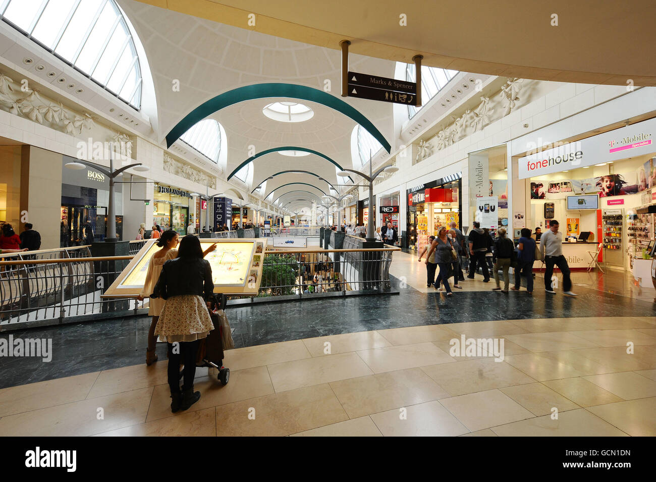 Shoppers at bluewater hi-res stock photography and images - Alamy