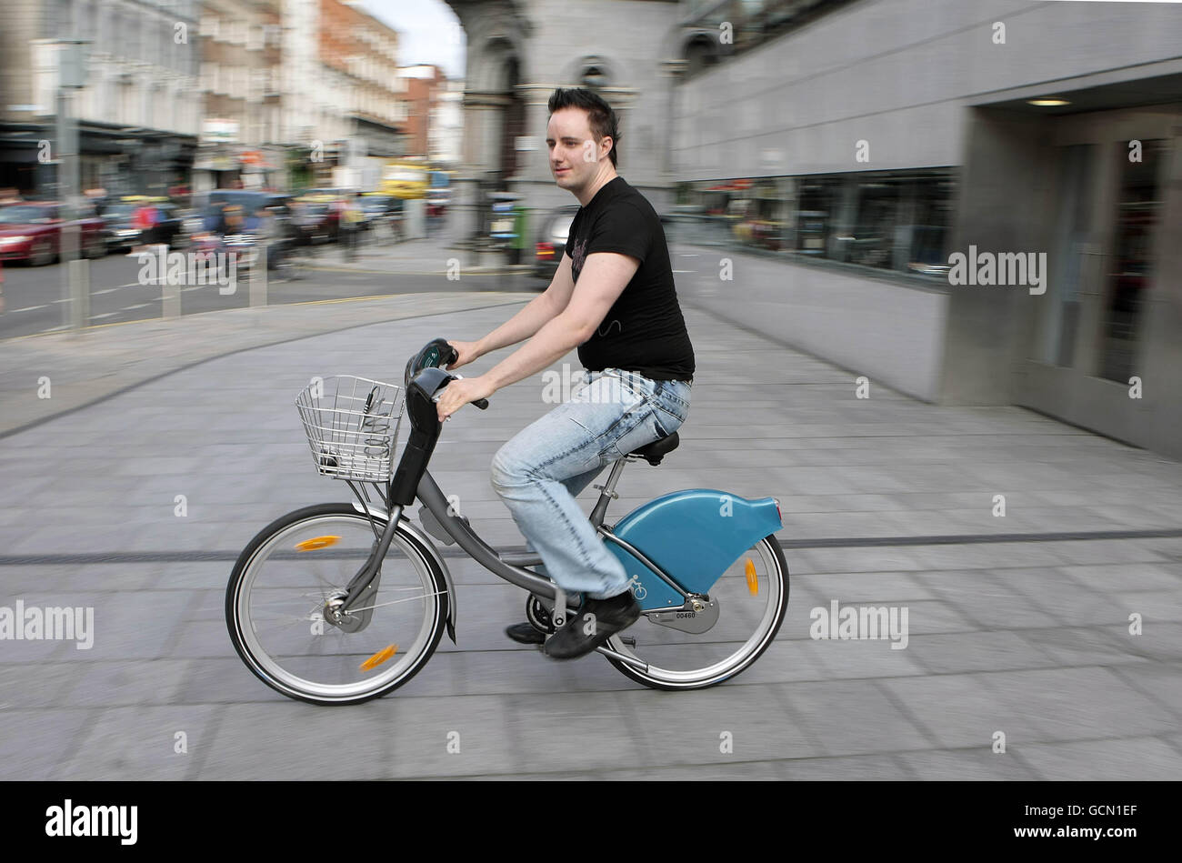 Joe Murray on Dublin's Dame Street after Joe made the 1 millionth ...