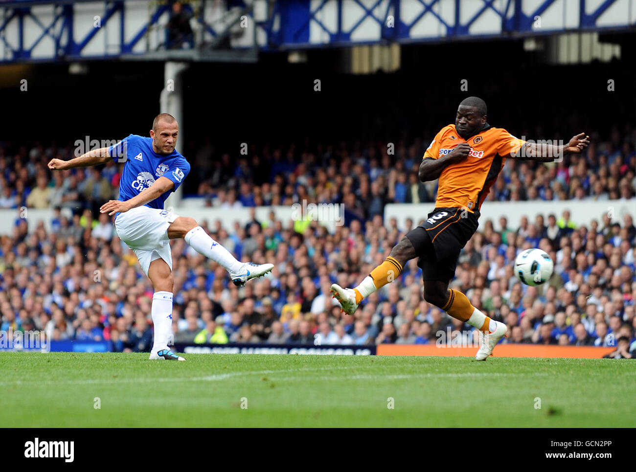 Everton's Johnny Heitinga (left) has a shot on goal during the Barclays ...
