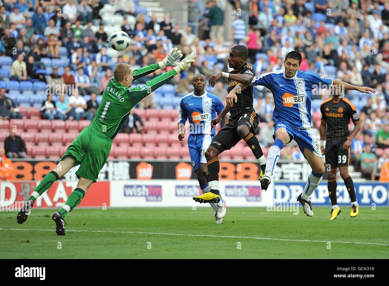 Chelsea's salomon kalou shoots at goal hi-res stock photography and ...