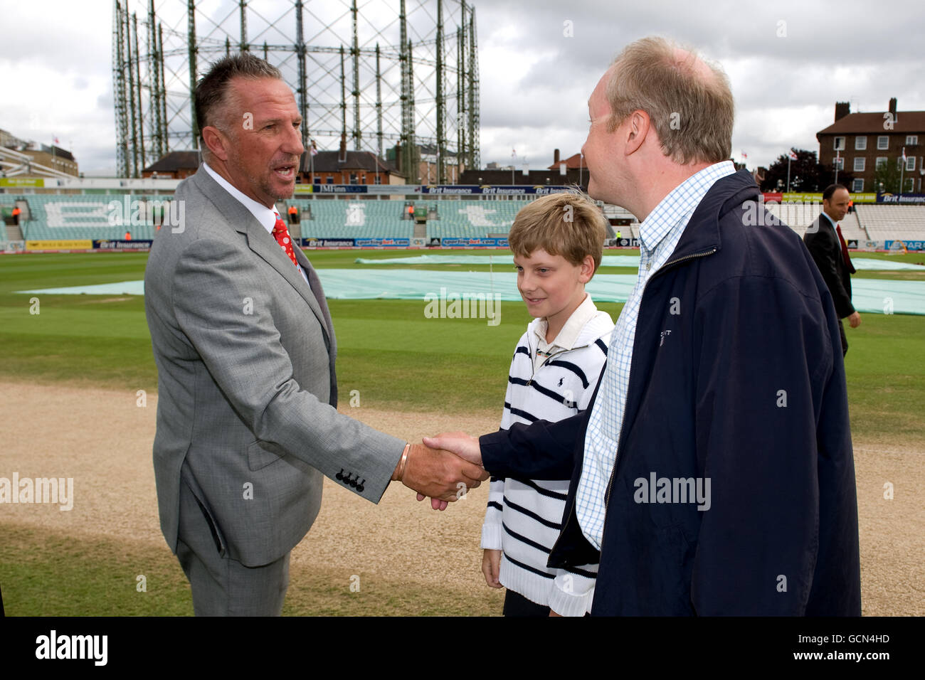 Cricket - Third npower Test - Day Four - England v Pakistan - The Brit ...