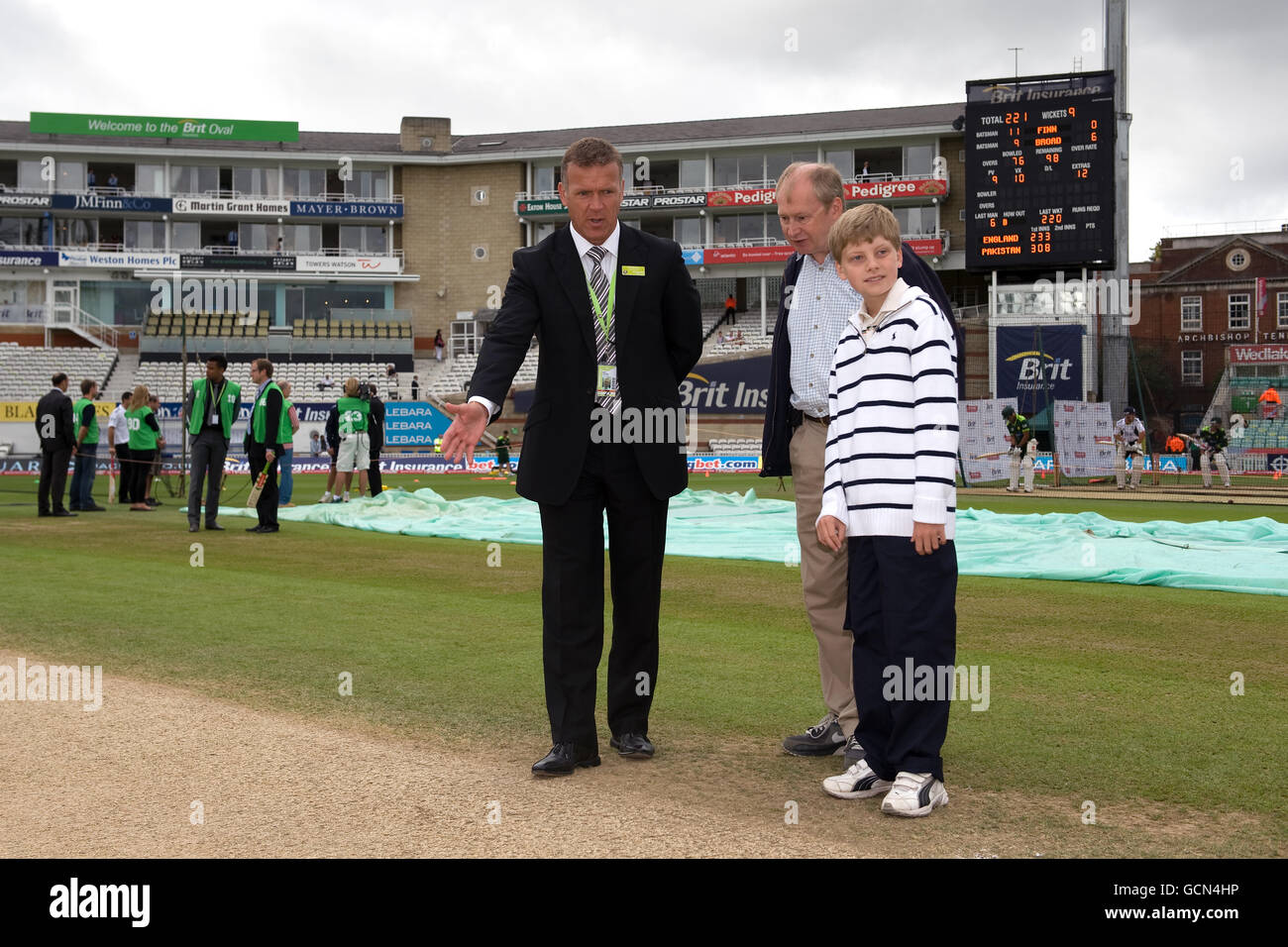 Cricket - Third npower Test - Day Four - England v Pakistan - The Brit ...
