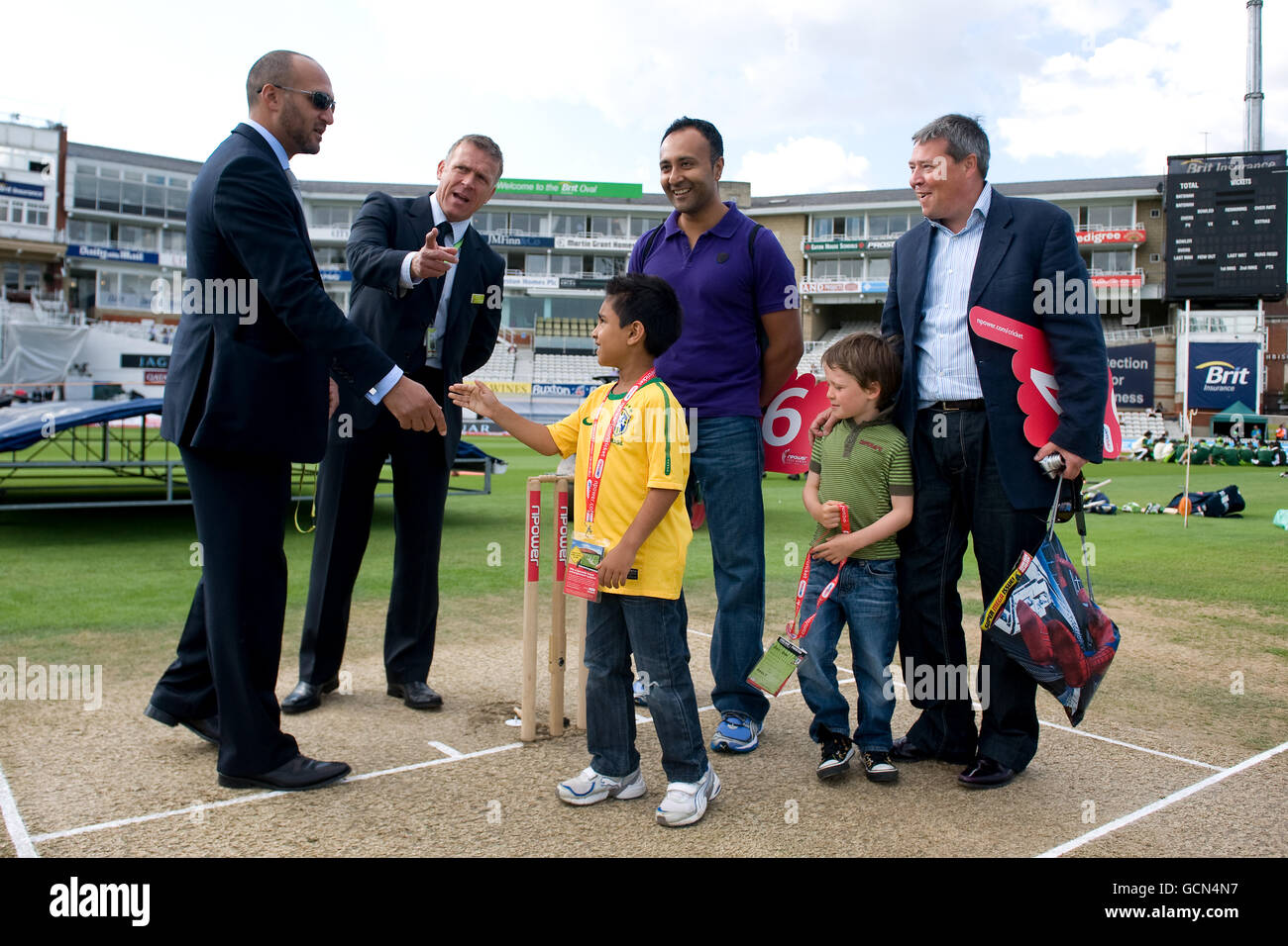 Cricket - Third npower Test - Day One - England v Pakistan - The Brit ...