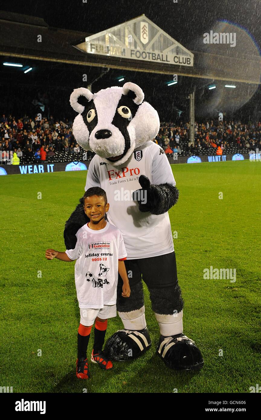 Fulham mascot billy badger hi-res stock photography and images - Alamy
