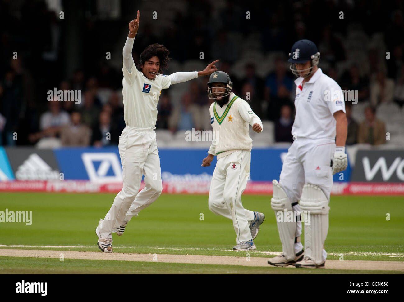Pakistan's Mohammad Amir successfully appeal for the wicket of England ...