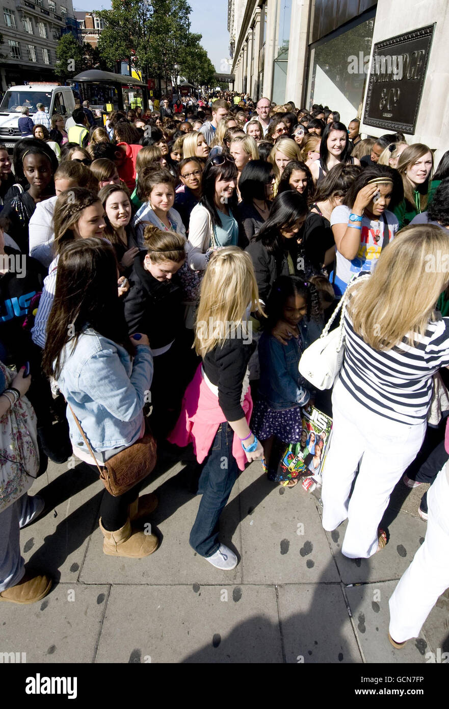 Jls signing london hi-res stock photography and images - Alamy