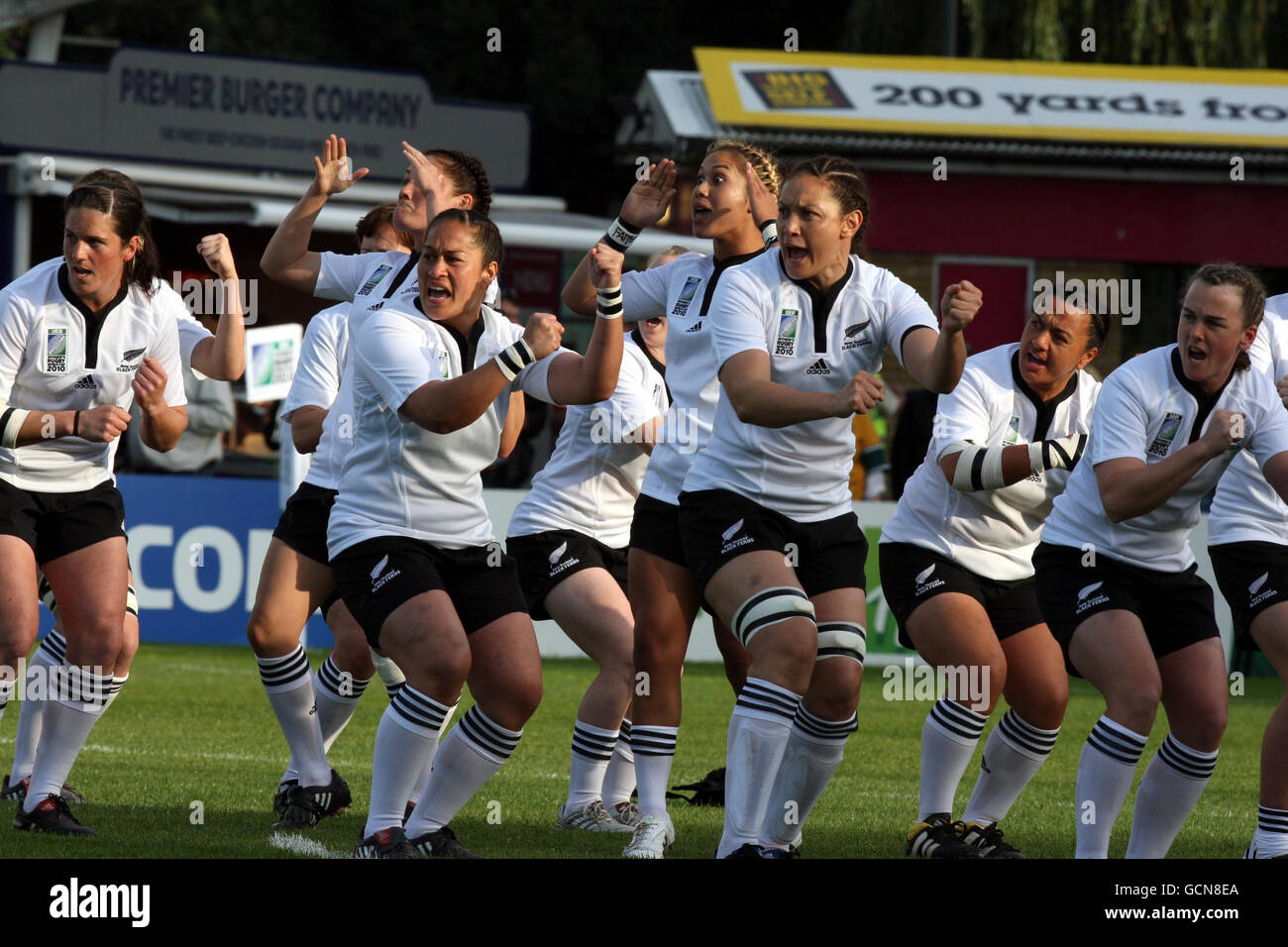 Haka dancing hi-res stock photography and images - Alamy